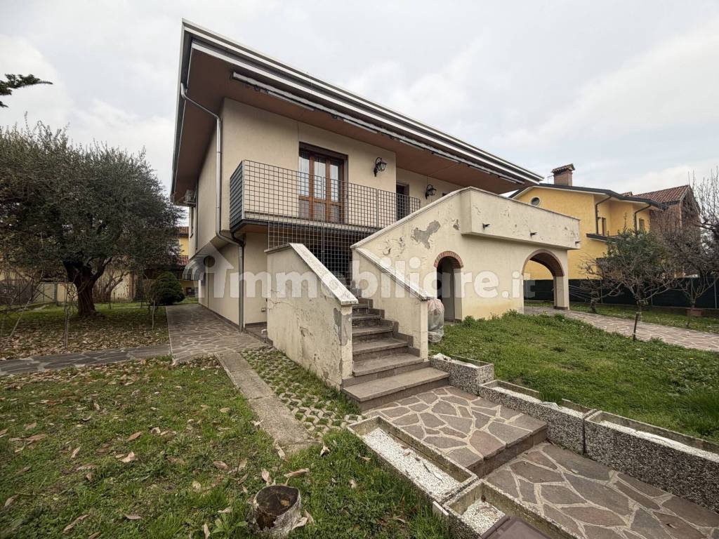 Vendita Villa unifamiliare in Fratelli Bandiera 23 Mestrino. Buono ...