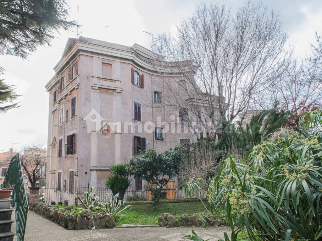 Vendita Appartamento Roma. Trilocale in piazza Edoardo Masdea. Buono ...
