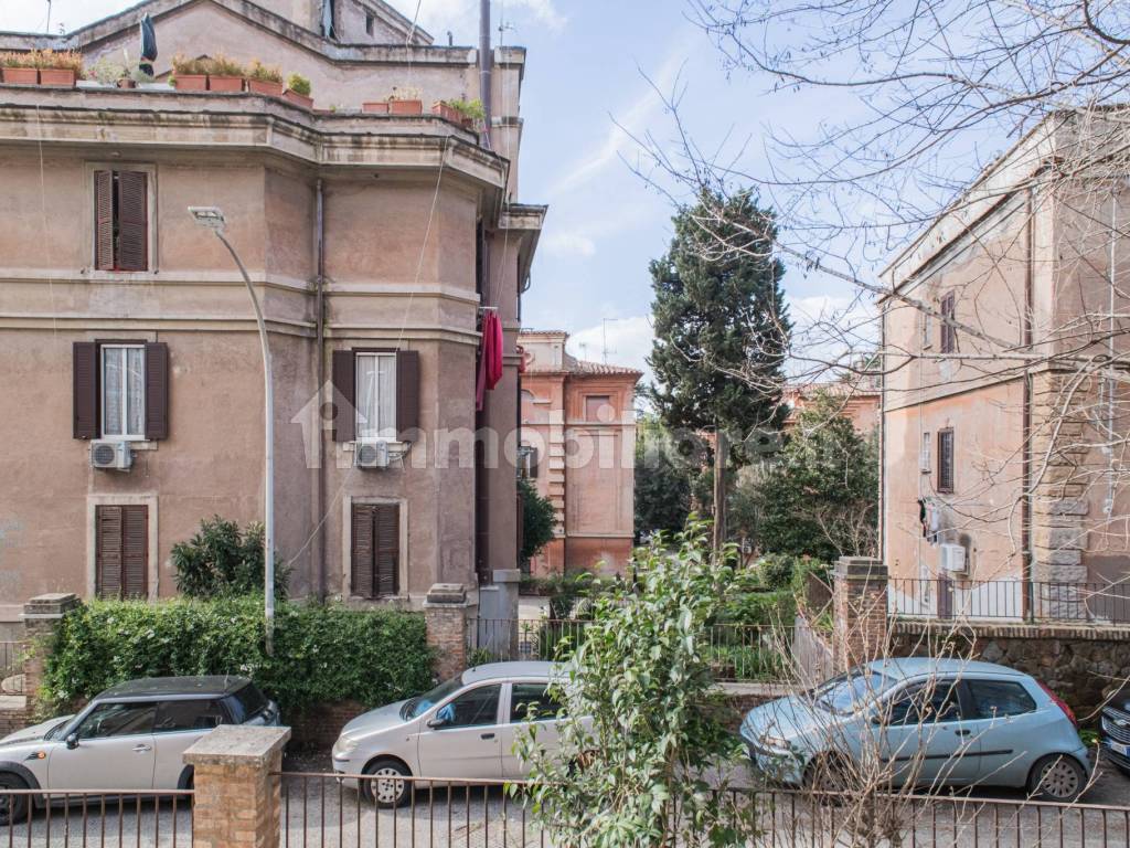 Vendita Appartamento Roma. Trilocale in piazza Edoardo Masdea. Buono ...