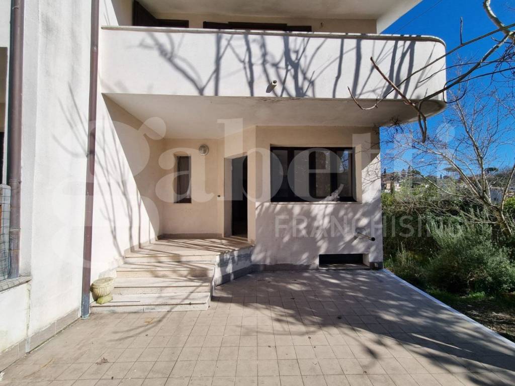 Affitto Villa a schiera in via delle pozzolane, 55 Forano. Buono stato ...