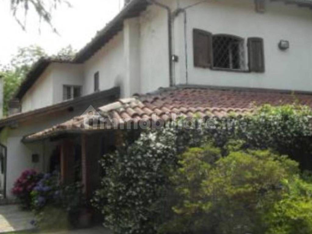 Asta per villa, Localita' Torbera 1 1, Centro Angera, rif. 126988373 ...