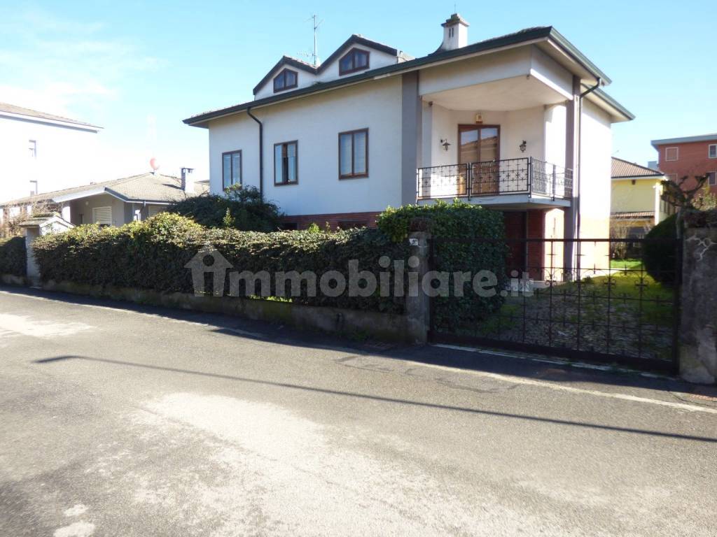 Vendita Villa unifamiliare in via Maria Margotti 20 Paullo. Buono stato ...