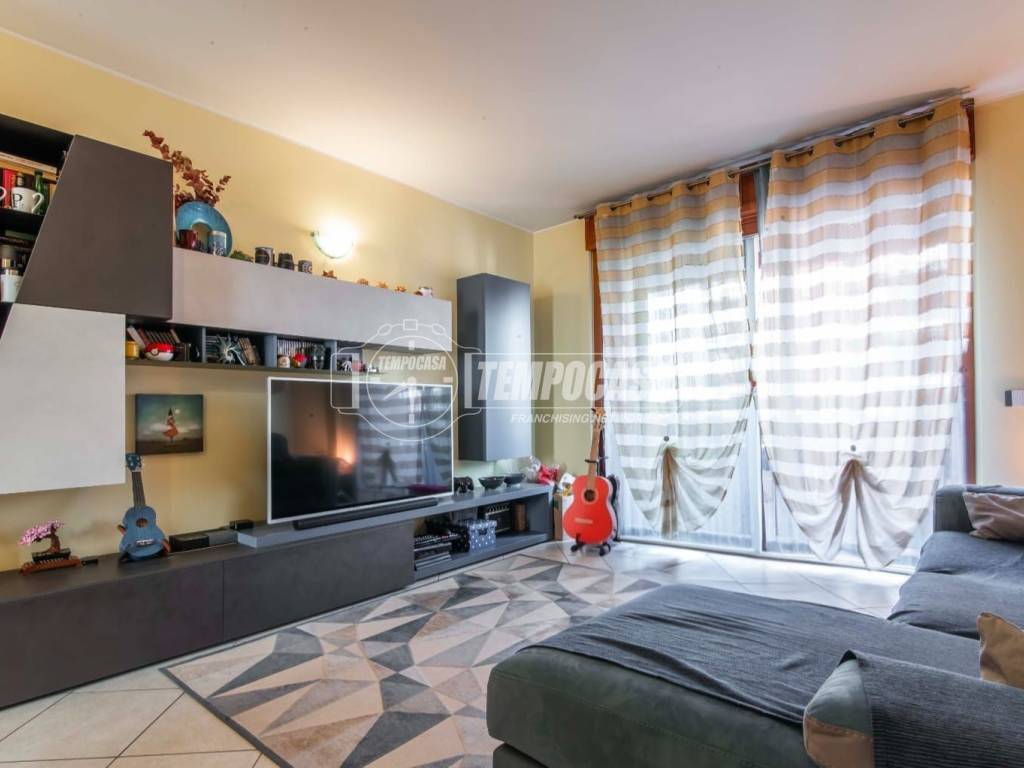 Vendita Appartamento Desio. Trilocale in largo Don Renato Coccè. Ottimo ...