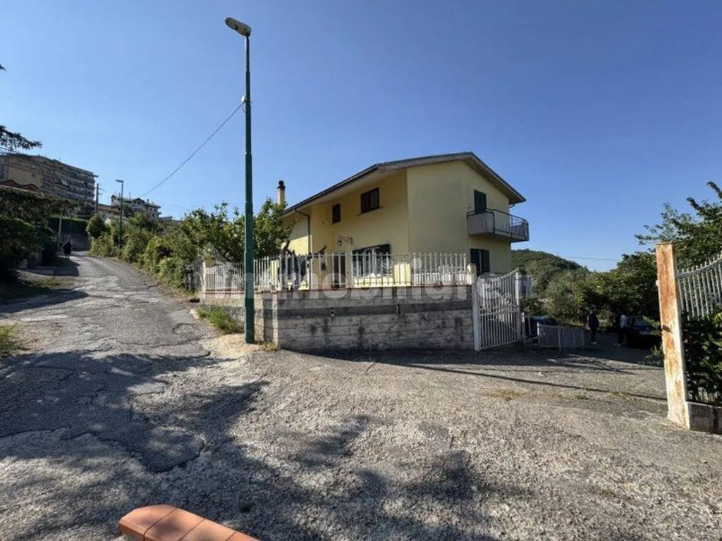 Vendita Villa unifamiliare in Contrada Petrara, 24 Ariano Irpino. Con ...