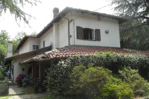 Vendita Villa unifamiliare in Torbera Angera. Buono stato, con balcone ...