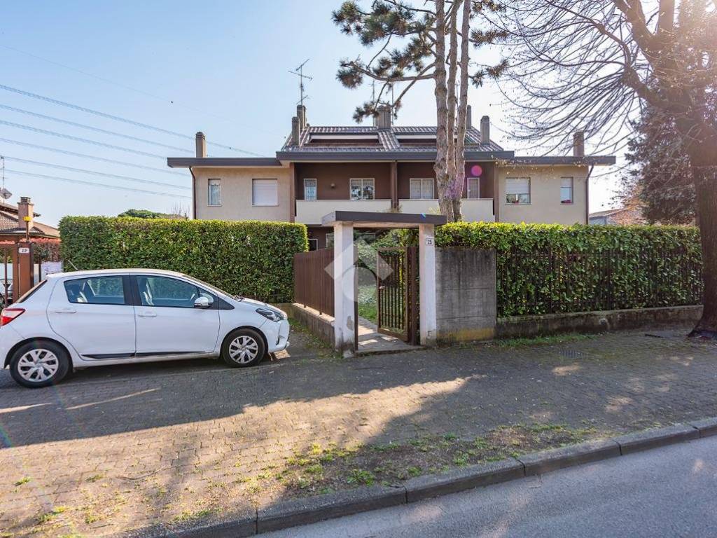 Vendita Villa a schiera in viale Dei Tigli 25 Arese. Buono stato, posto ...