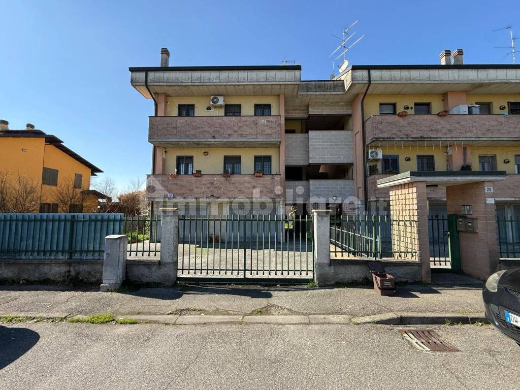 Vendita Appartamento Valera Fratta. Trilocale in via John e Robert ...