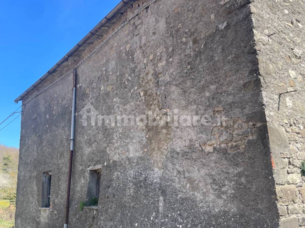 Vendita Rustico in Strada Codogno Domeniconi 23 Albareto. Da ...