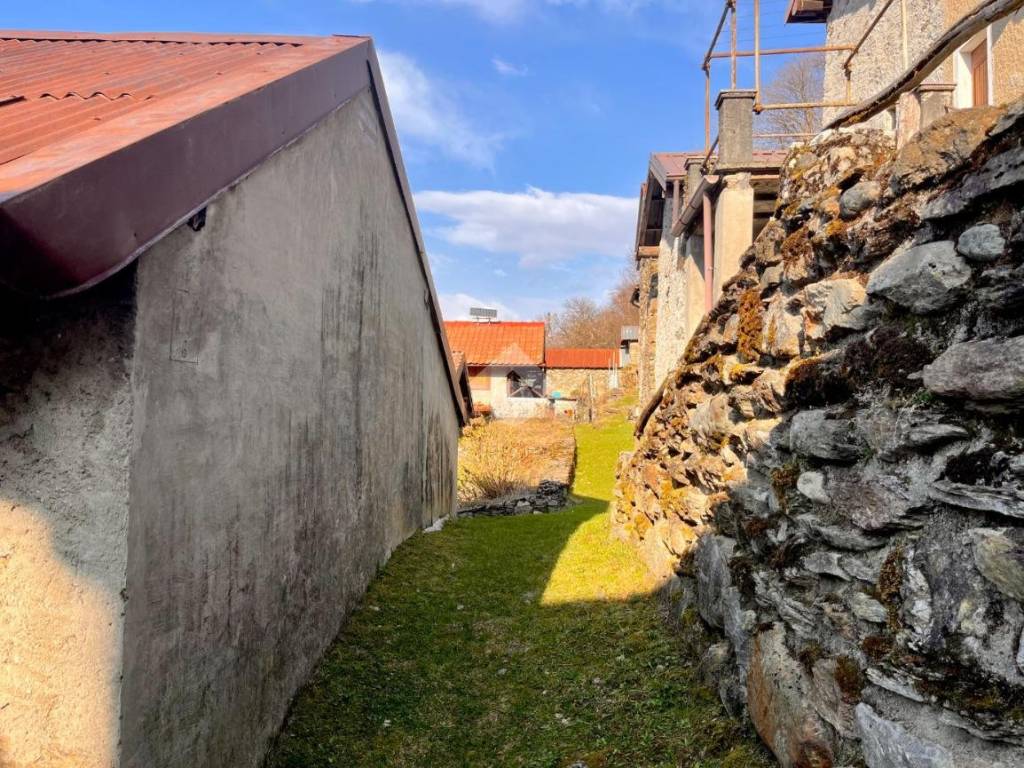 Vendita Rustico in Loc. vezzè Dorio. Da ristrutturare, 32 m², rif ...