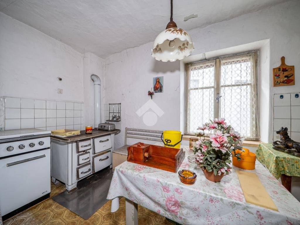 Vendita Rustico in via Asmara 16 Isera. Da ristrutturare, 90 m², rif ...