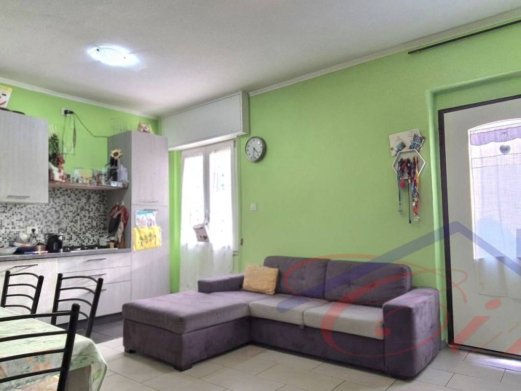 Vendita Appartamento Oggiono. Trilocale in salita Bosisolo. Buono stato ...