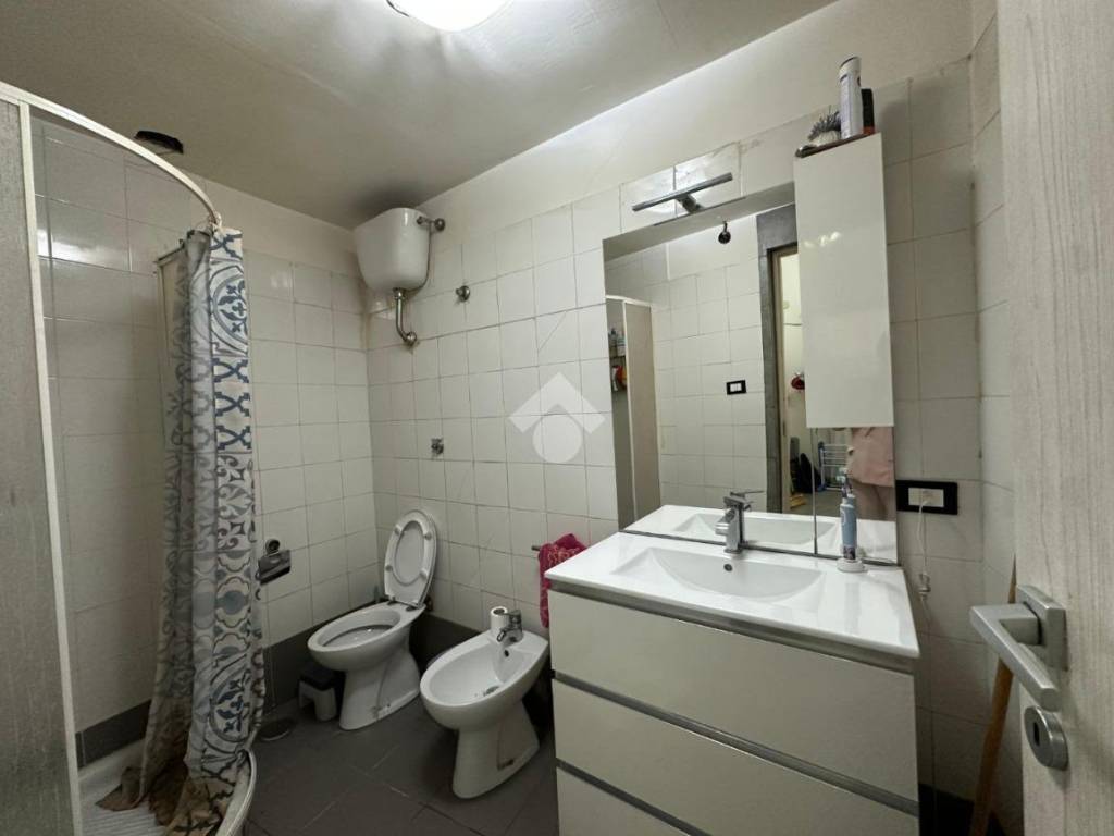 Rent Apartment Naples. 3-room flat in via Giovanni Gussone 36. Good ...