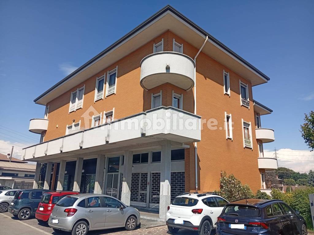 Vendita Appartamento Arosio. Trilocale in via Alessandro Volta. Buono ...