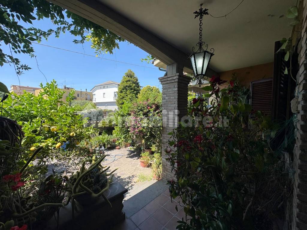 Sale Multi-family villa in via Redipuglia Anguillara. Good condition ...
