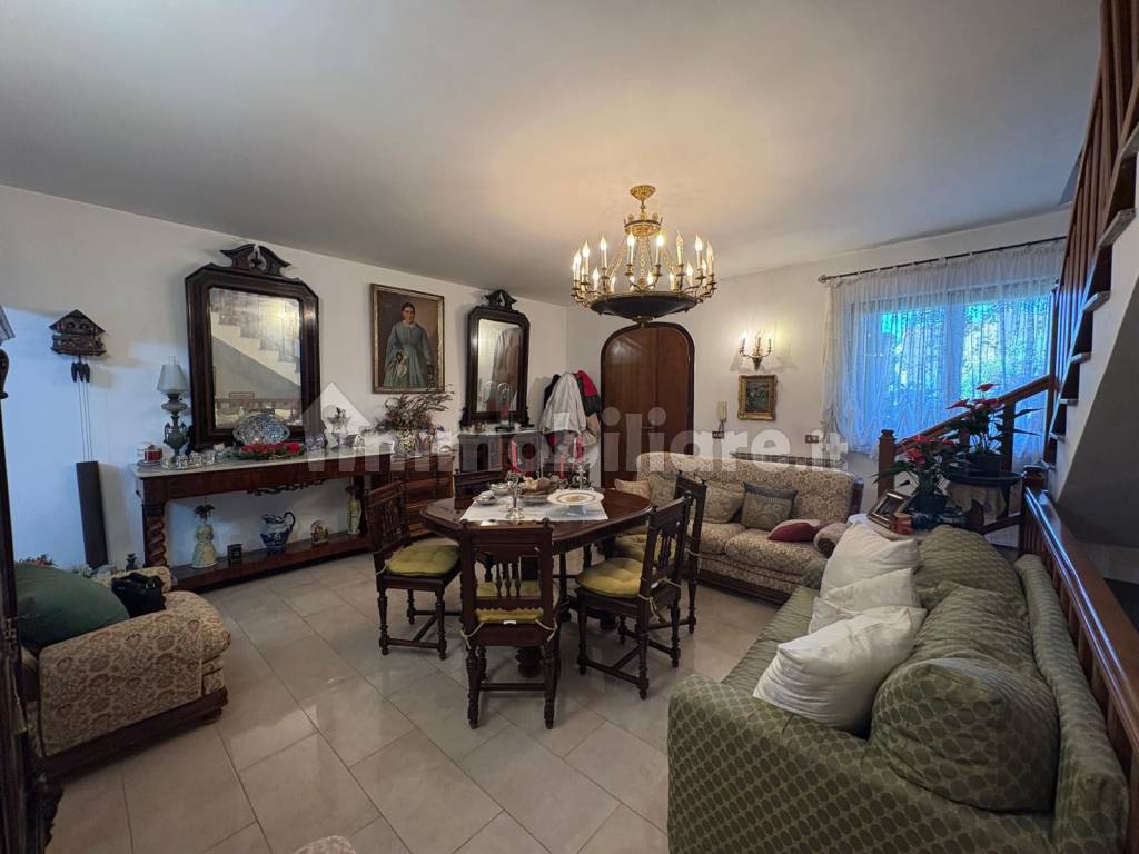 Sale Multi-family villa in via Redipuglia Anguillara. Good condition ...