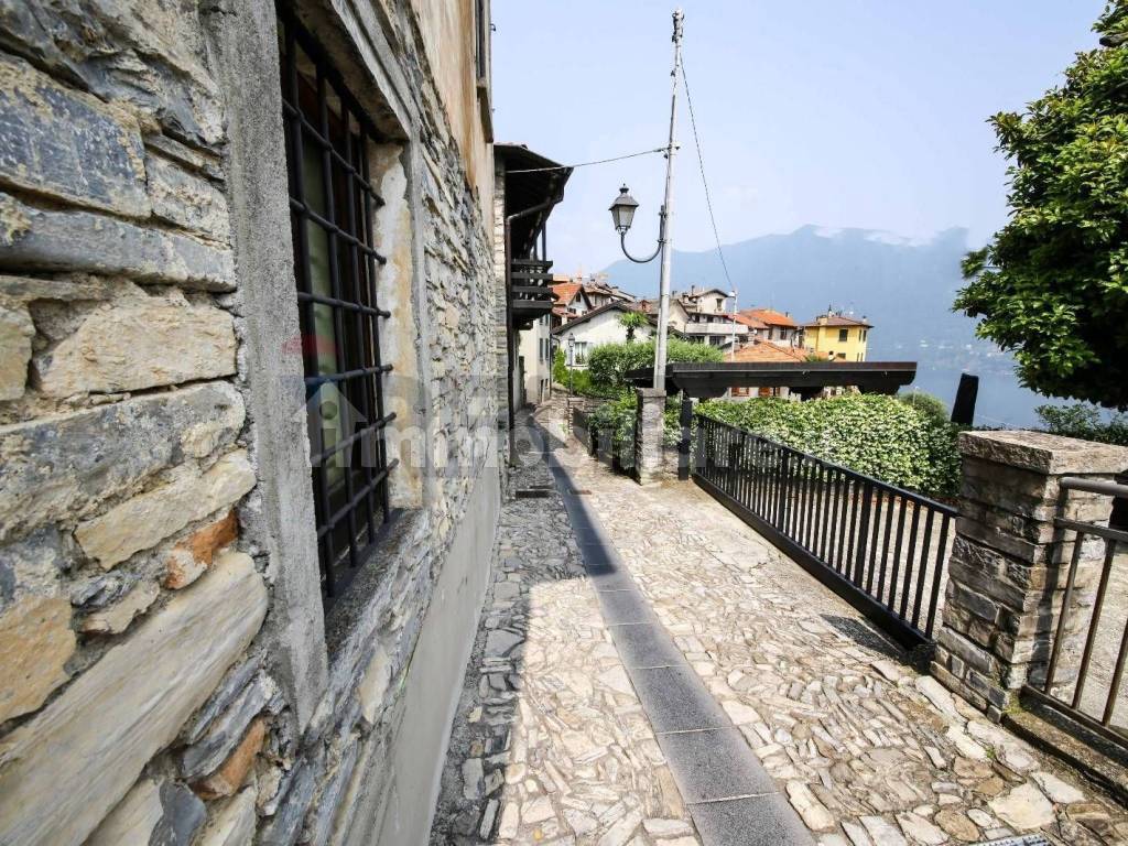Vendita Terratetto unifamiliare Carate Urio. Ottimo stato ...