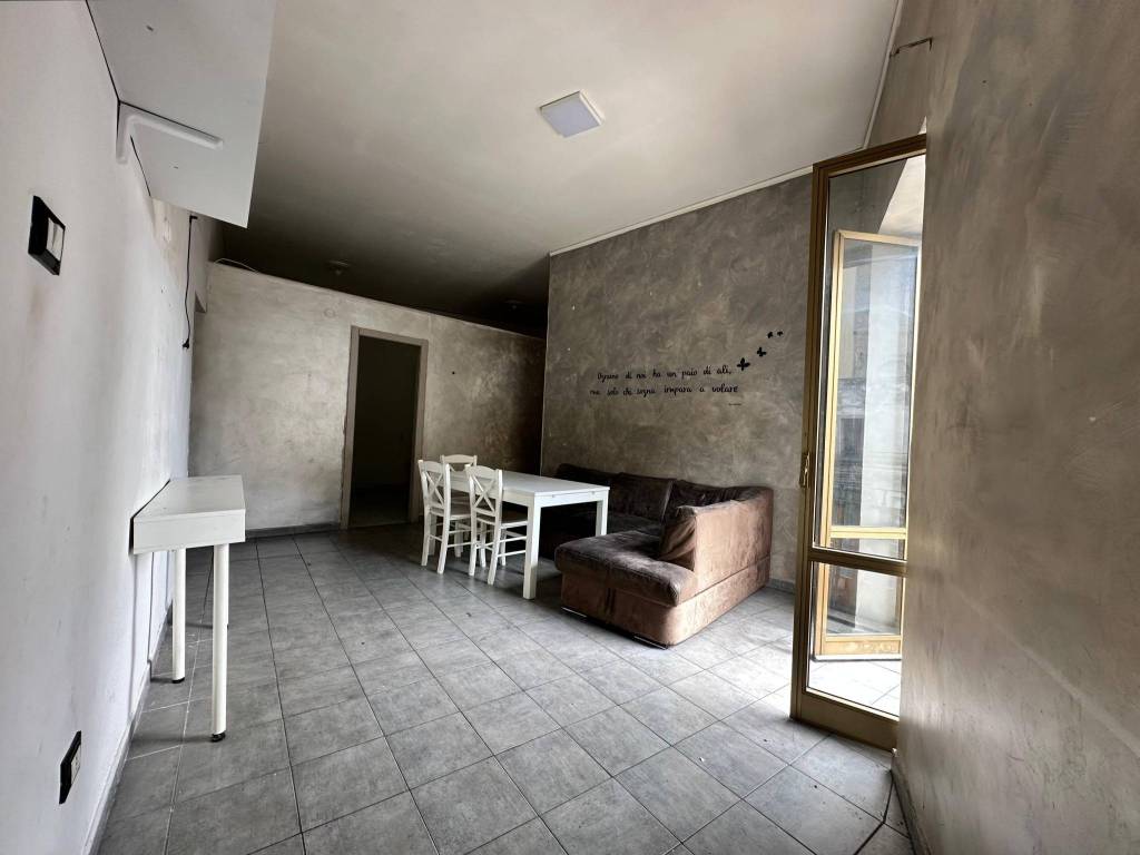 Rent Apartment Naples. 3-room flat in via Giovanni Gussone 36. Good ...