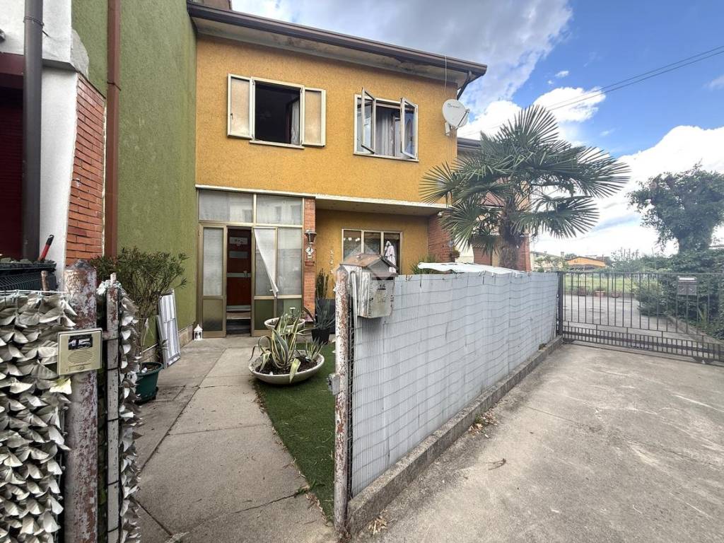 Vendita Villa plurifamiliare Tombolo. Ottimo stato, posto auto, con ...