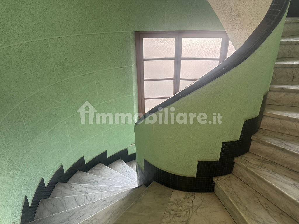 Vendita Appartamento Milano. Trilocale in piazza del Rosario. Buono ...