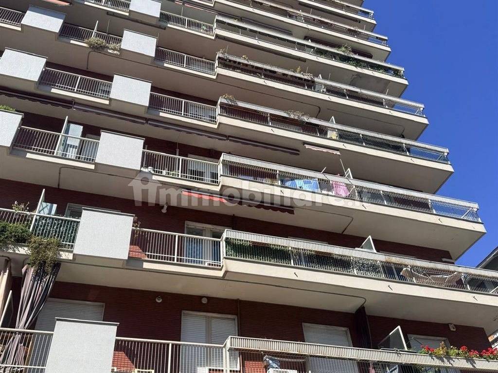 Rent Apartment Turin. 3-room flat in piazza Bianco 2. Good condition ...