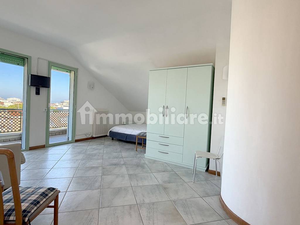 Vendita Attico in viale Alessandro Volta 9 Riccione. Buono stato, con ...