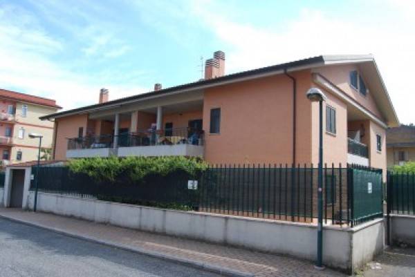 Vendita Appartamento Roma. Quadrilocale in via MONASTERACE 70. Ottimo ...