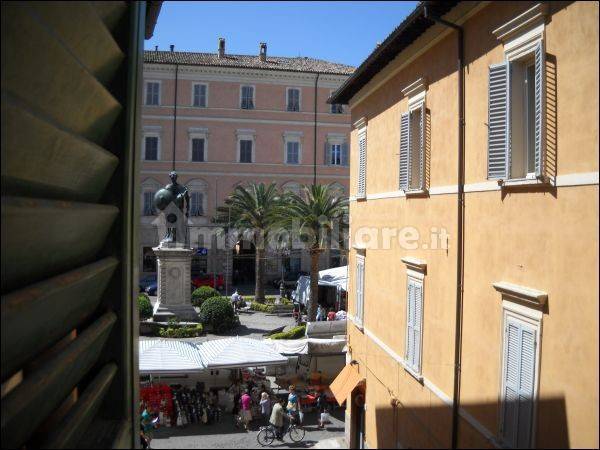 Quadrilocale via del Trivio 59, Centro città, Ascoli Piceno