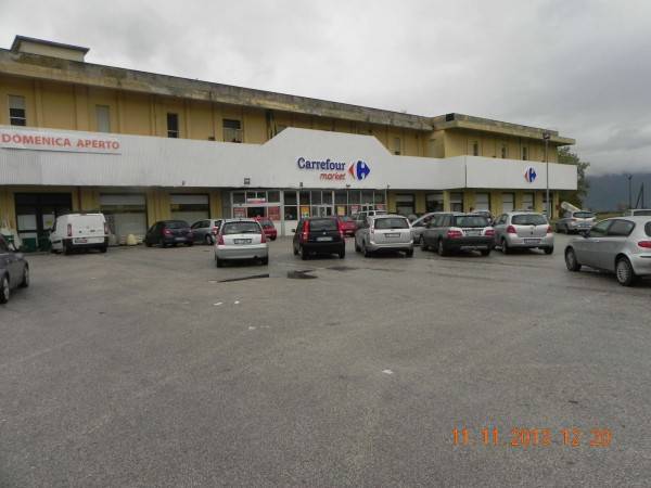 Locale commerciale in Vendita