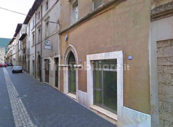 Locale commerciale in Vendita