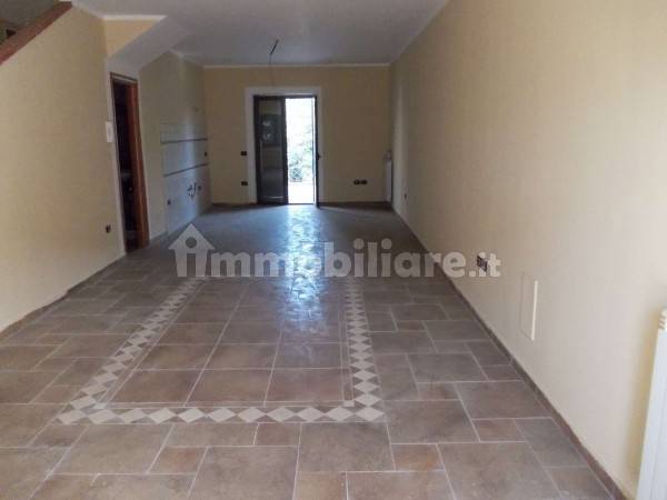 Villa a schiera via Casilina, Teano