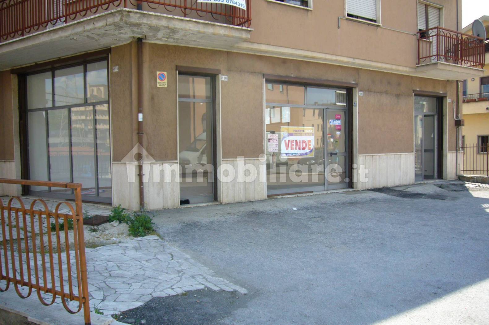 Locale commerciale in Vendita