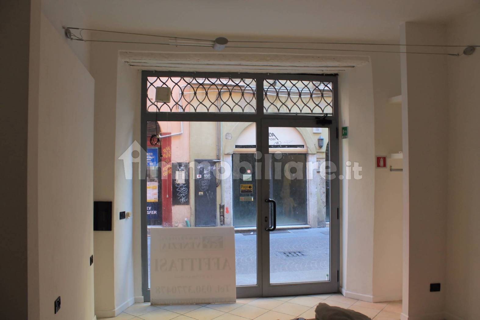 Locale commerciale in Vendita