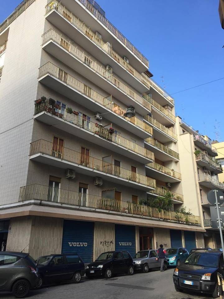 Locale commerciale in Vendita