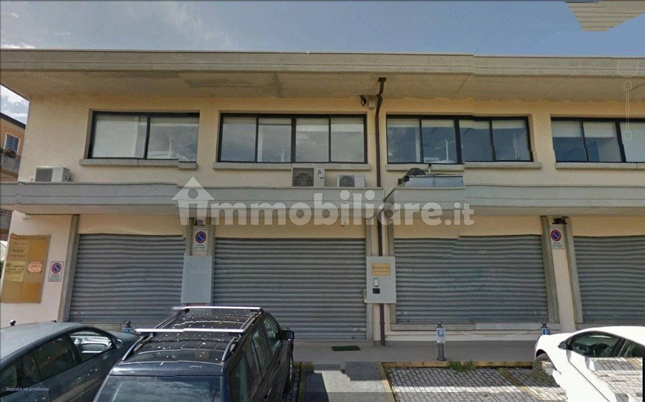 Locale commerciale in Vendita