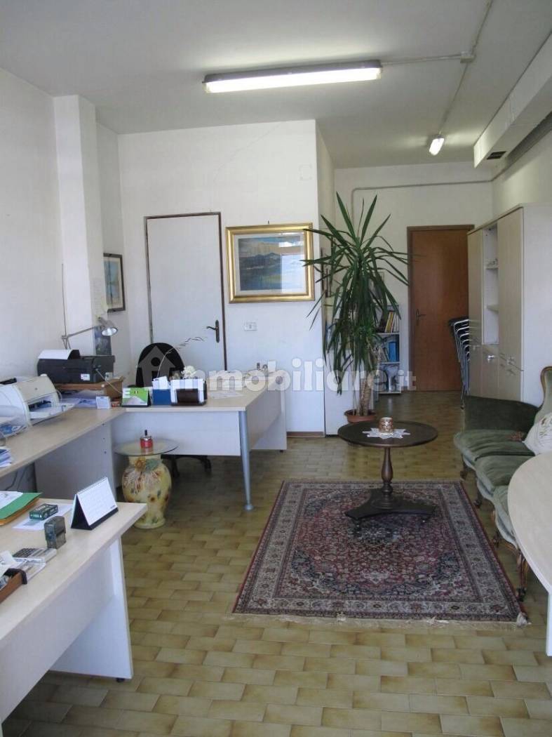 Locale commerciale in Vendita