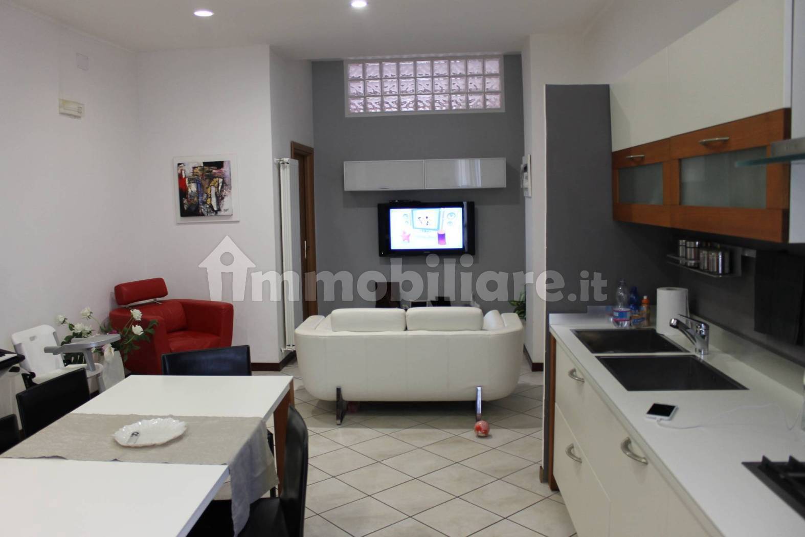 Appartamento via dei Due Principati 49, Emanuele II, C. Colombo, Morelli e Silvati, Avellino