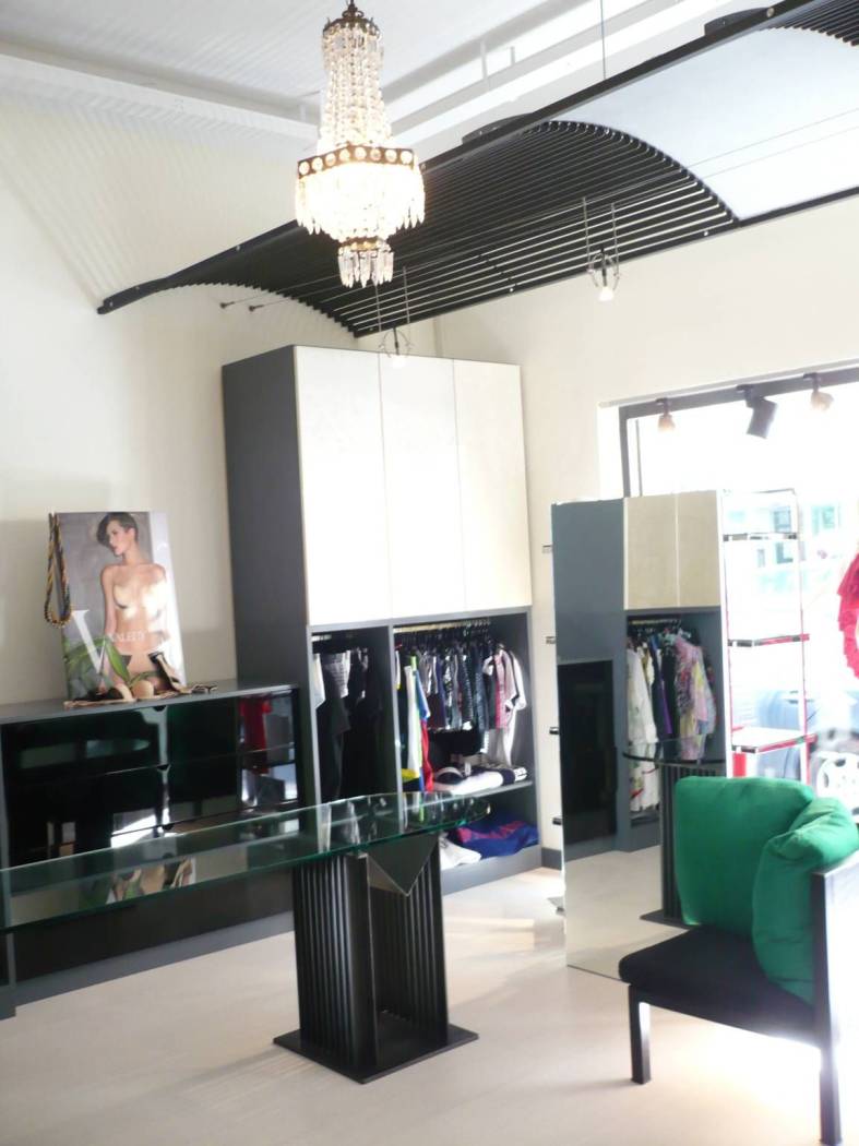 Negozio di abbigliamento in Vendita