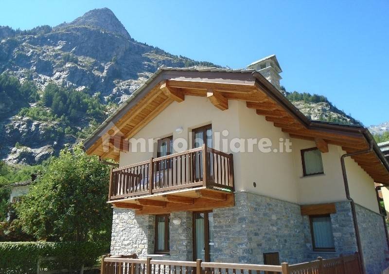 Trilocale Courmayeur, Courmayeur