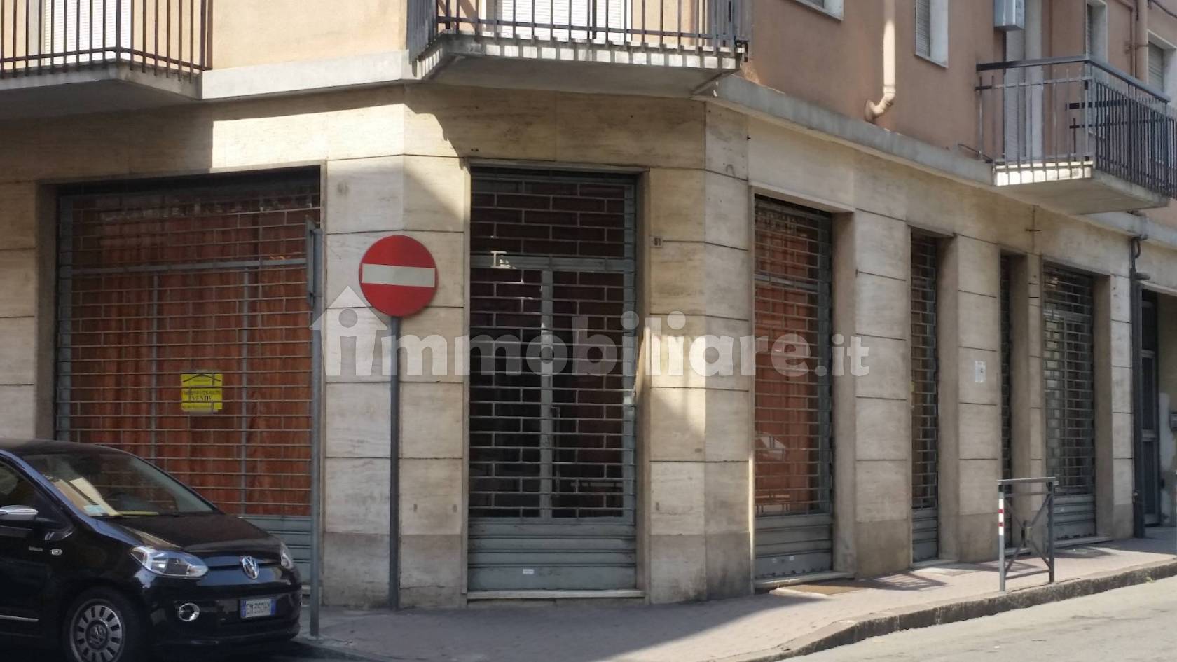 Locale commerciale in Vendita