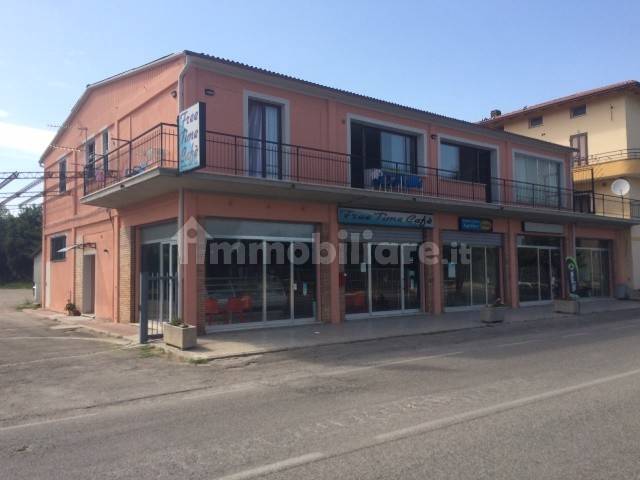 Locale commerciale in Vendita