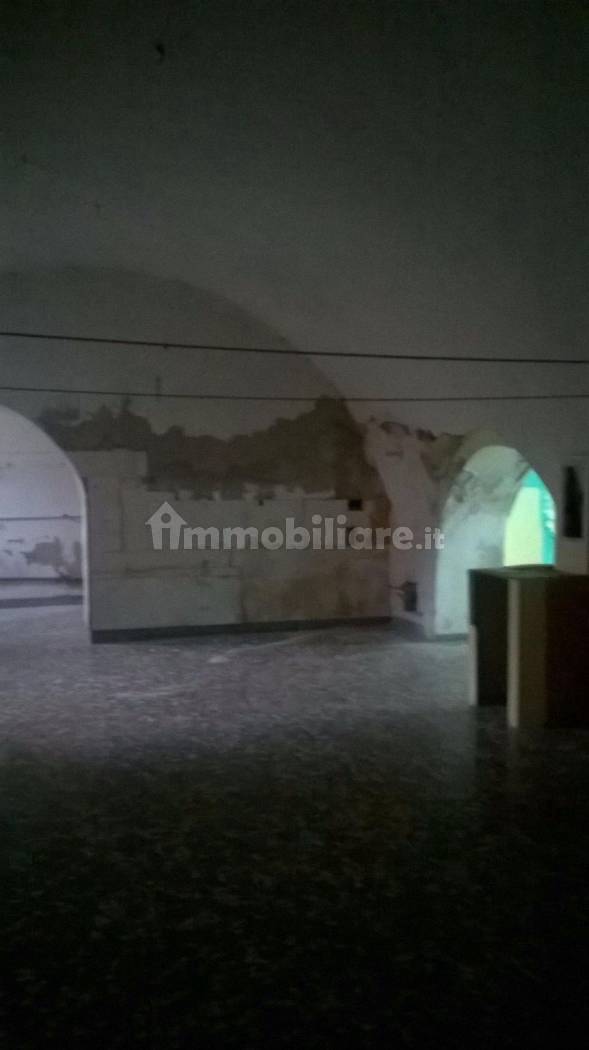 Locale commerciale in Vendita