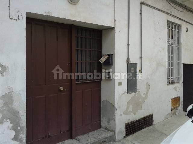 Locale commerciale con laboratorio in Vendita