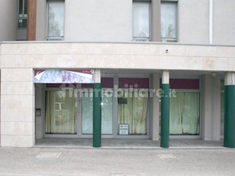 Locale commerciale in Vendita