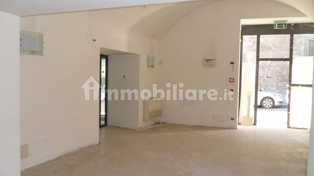 Locale commerciale in Vendita