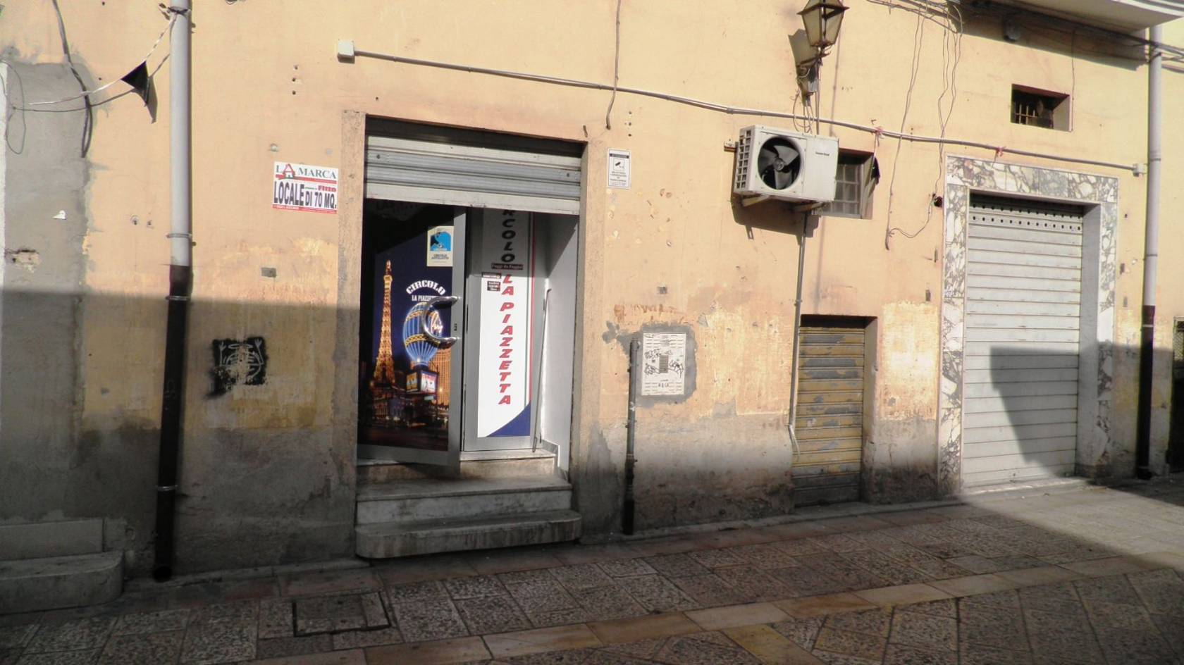 Locale commerciale in Vendita