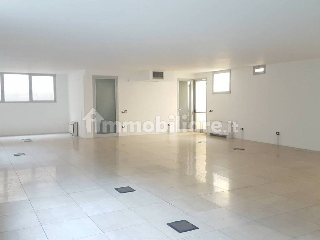 Locale commerciale via Maffeo Bagarotti 5, Milano, Rif. 60406486 ...