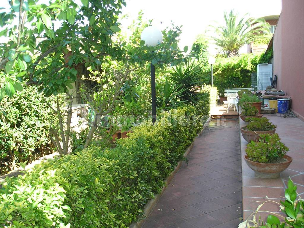 Vendita Villa unifamiliare in via Francesco Como 2/2 Taranto. Buono ... Vendita Villa unifamiliare in via Francesco Como 2/2 Taranto. Buono ...