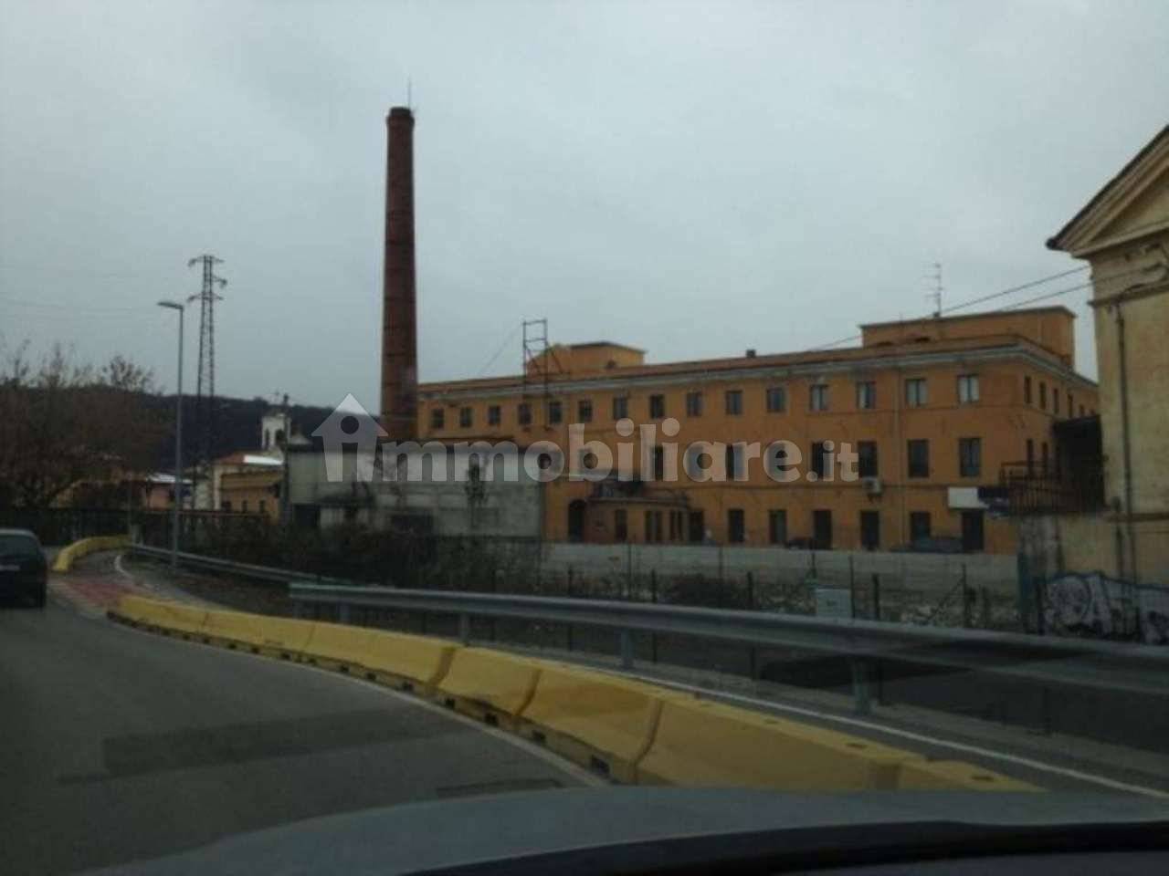 Locale commerciale con laboratorio in Vendita