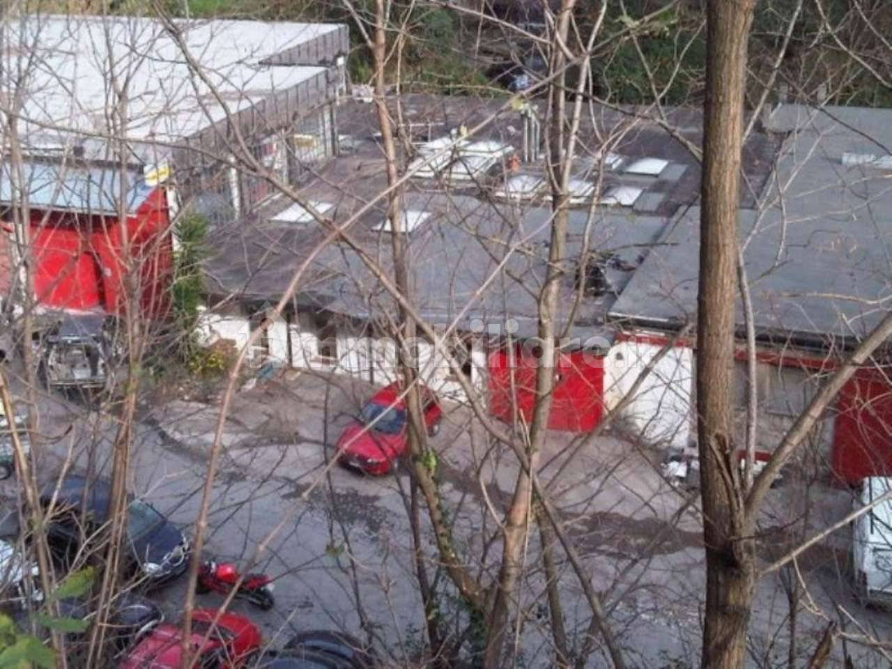 Locale commerciale con laboratorio in Vendita