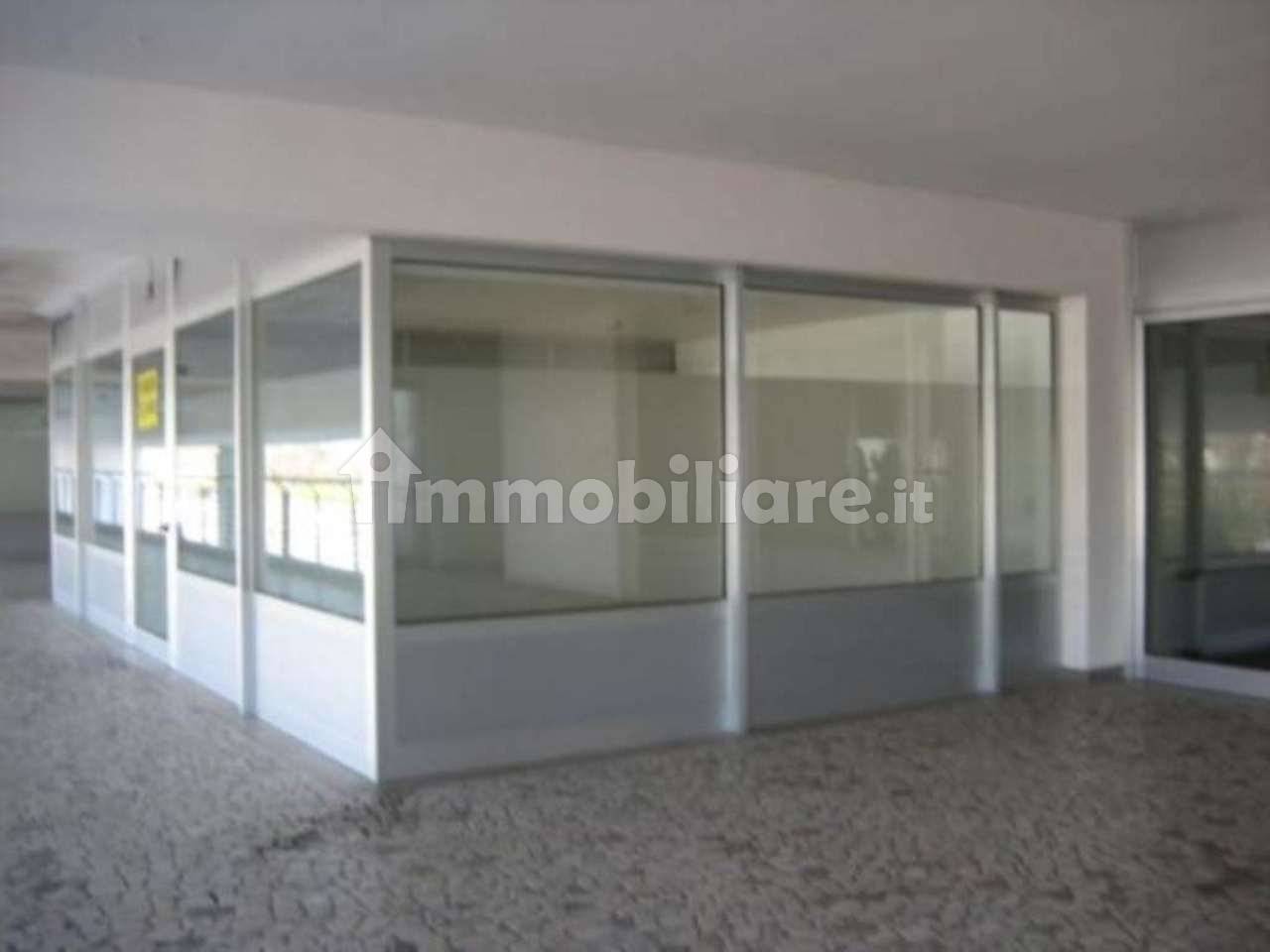 Locale commerciale in Vendita